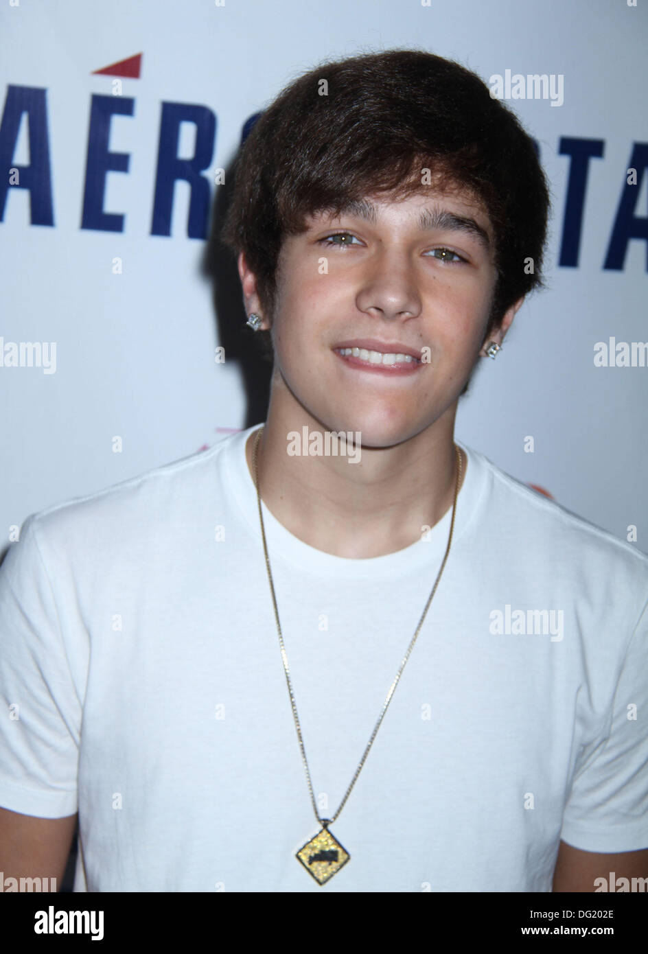New York, New York, USA. 11th Oct, 2013. Singer AUSTIN MAHONE poses for ...
