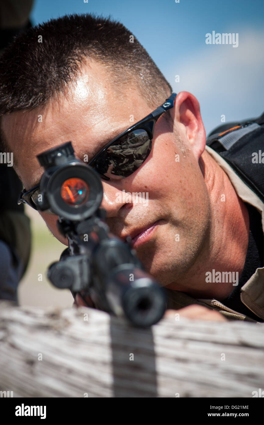 Military aim hi-res stock photography and images - Alamy