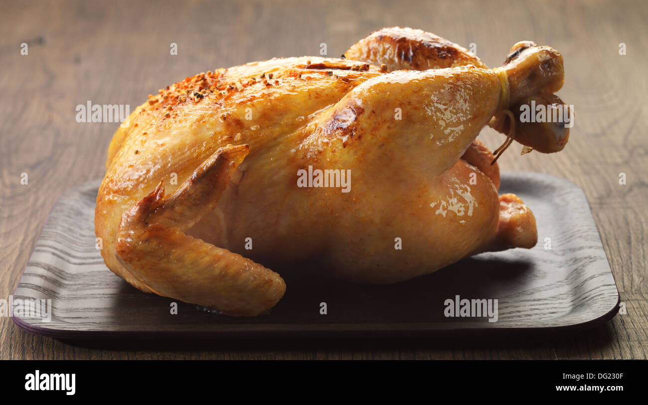 Whole roast chicken plate hi-res stock photography and images - Alamy