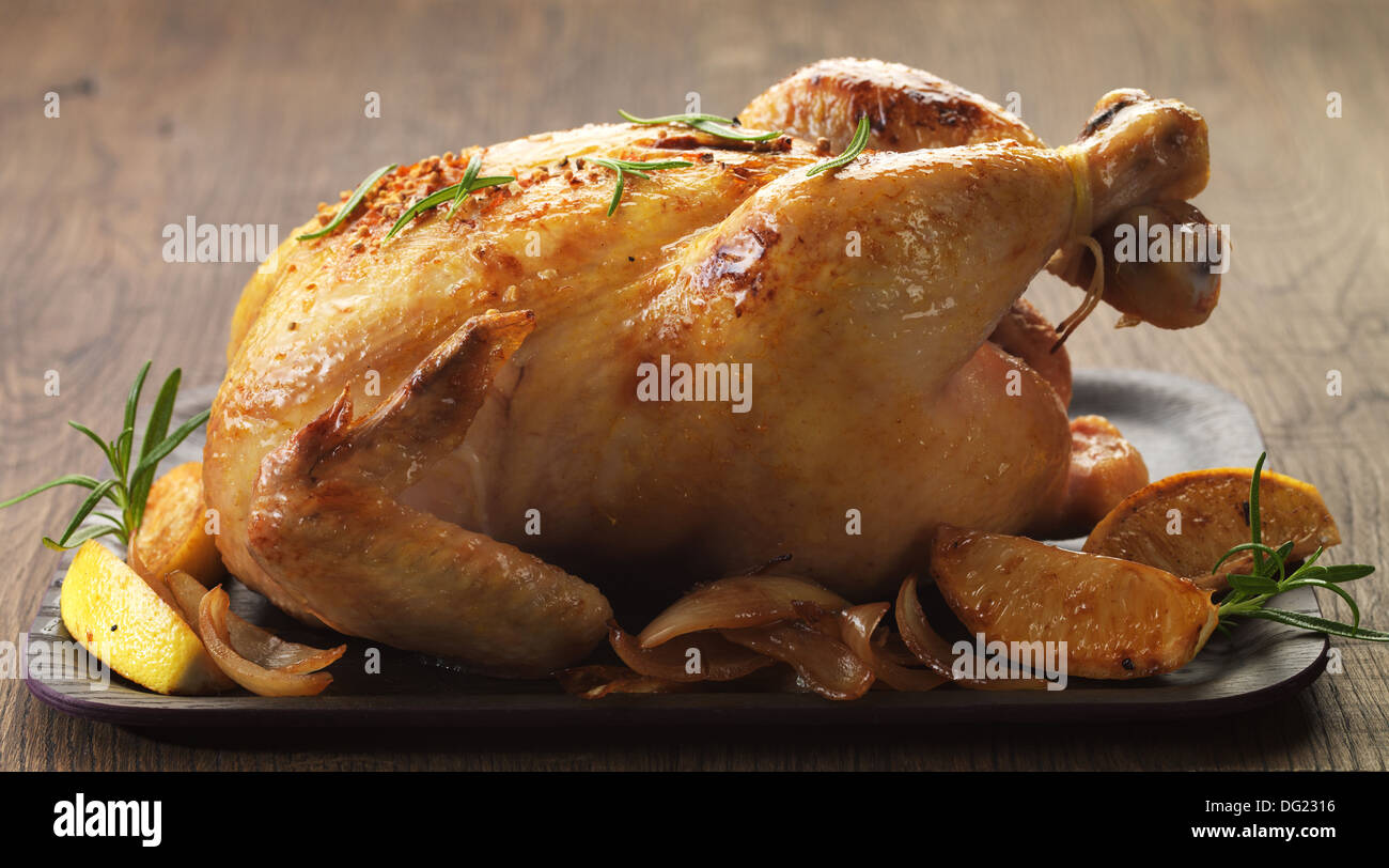 Plate roast chicken hi-res stock photography and images - Alamy