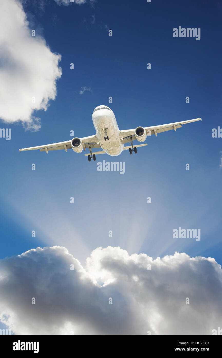 Modern passenger airplane hi-res stock photography and images - Alamy