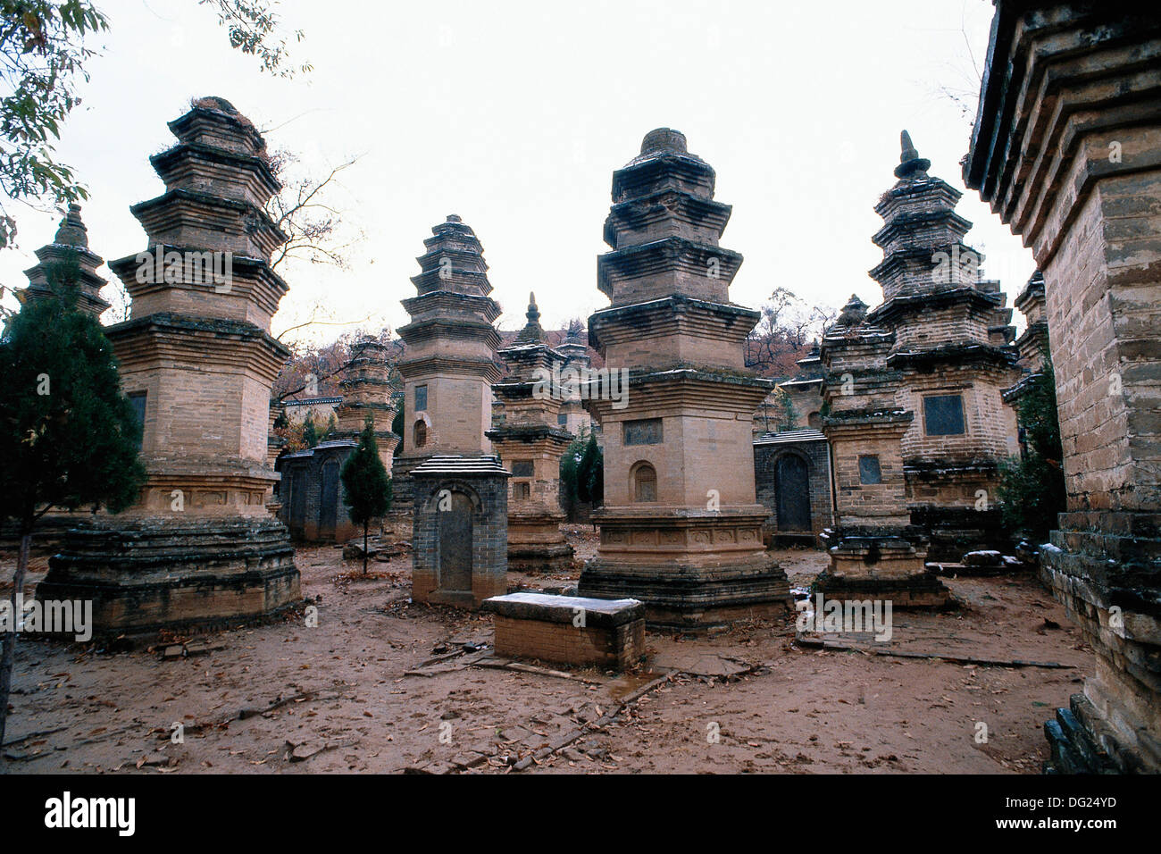 Shaolin temple luoyang hi-res stock photography and images - Alamy