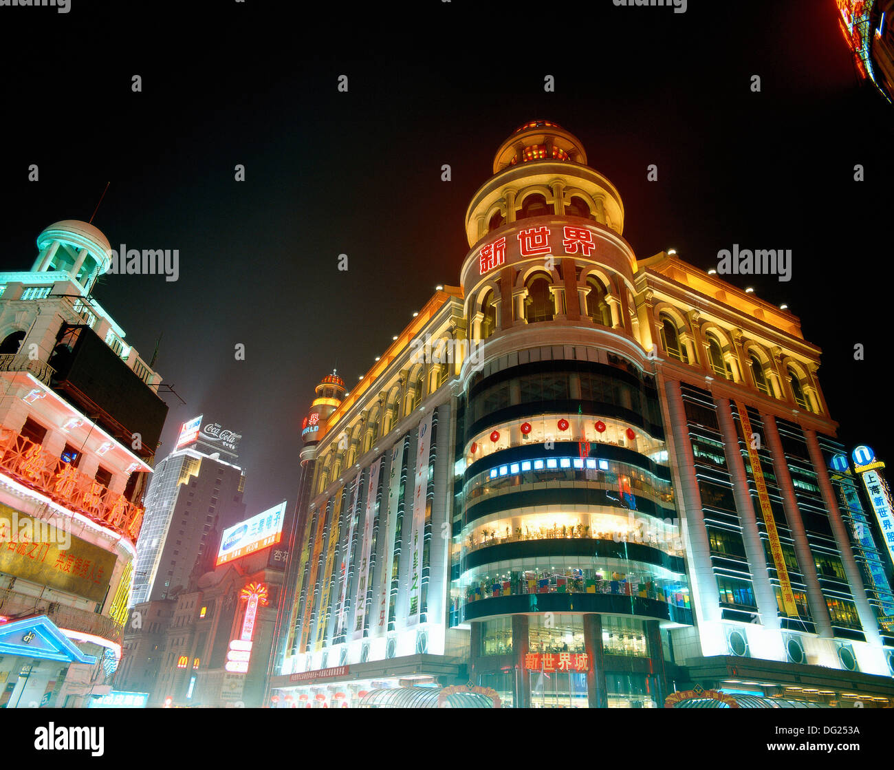 China shanghai new world mall hi-res stock photography and images - Alamy