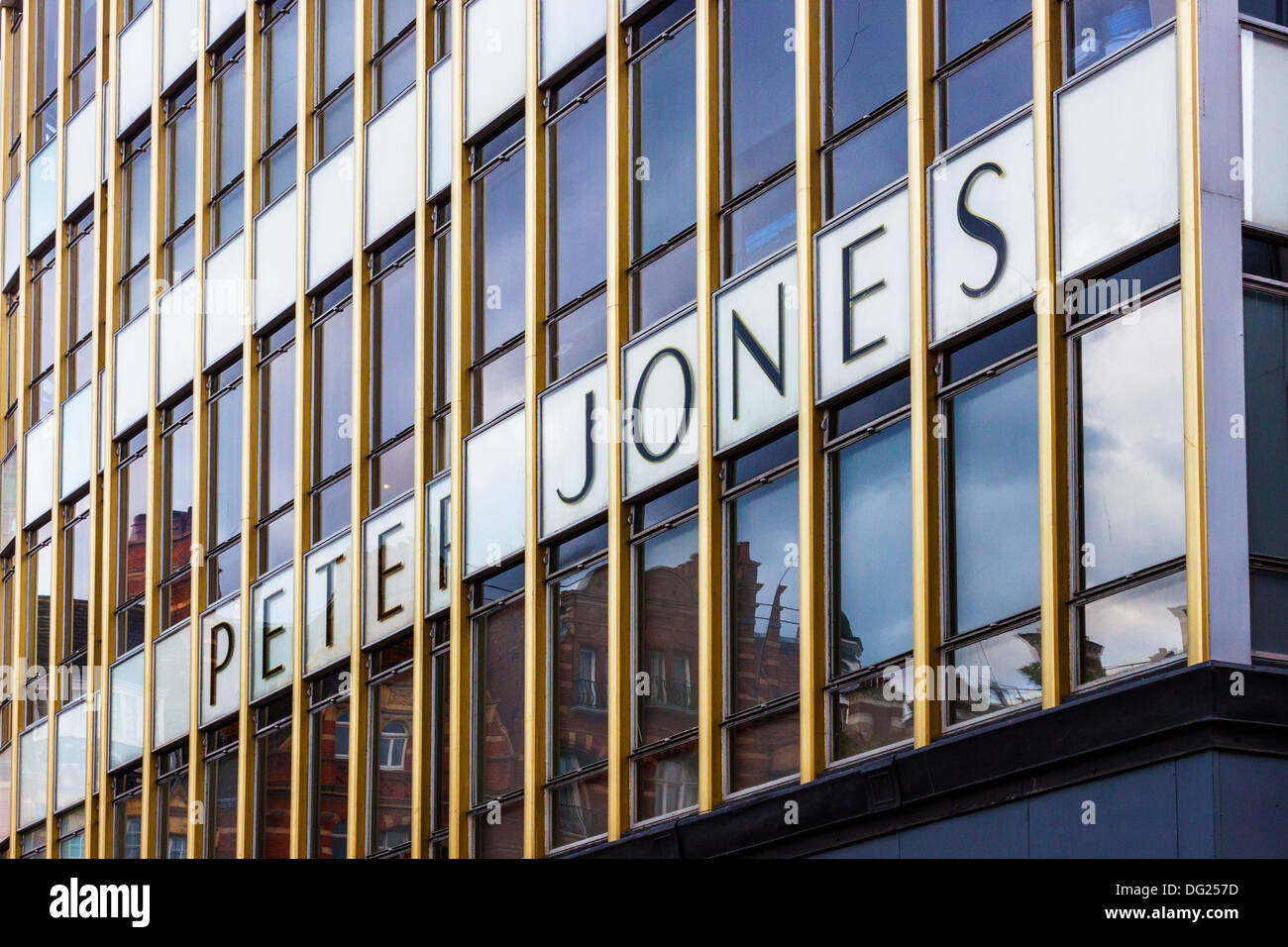 Department store exterior hi-res stock photography and images - Alamy