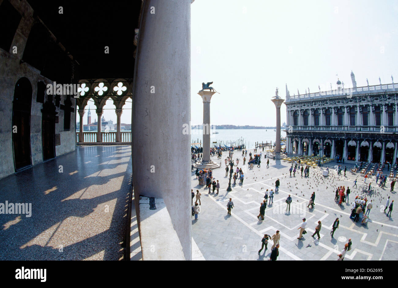 1st floor gallery hi-res stock photography and images - Alamy