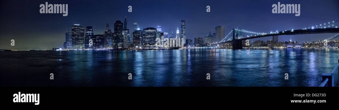 The New York City skyline in the night w Brooklyn Bridge Hi-Res Stock ...