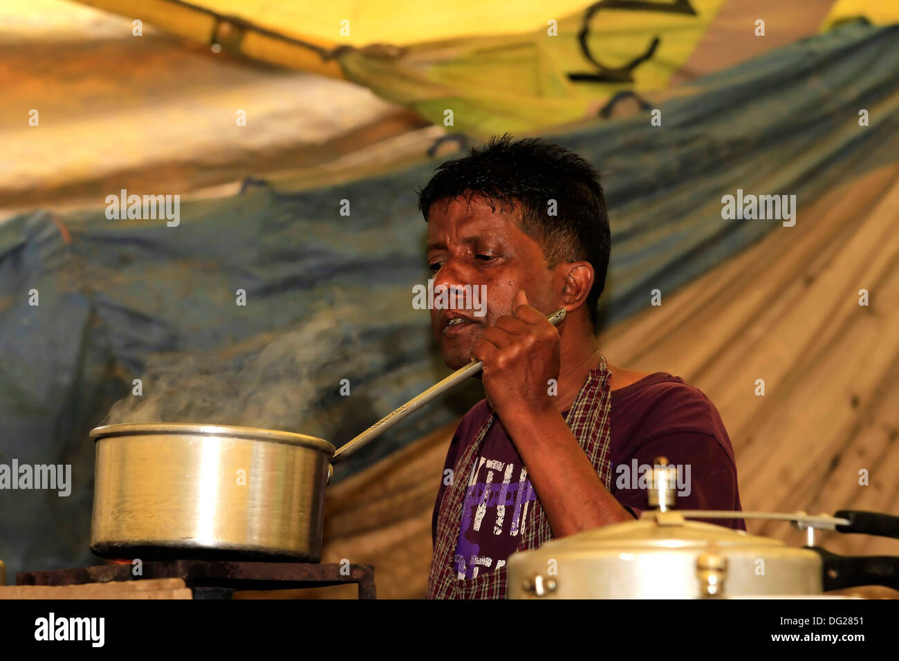 Road side tea stall hi-res stock photography and images - Alamy