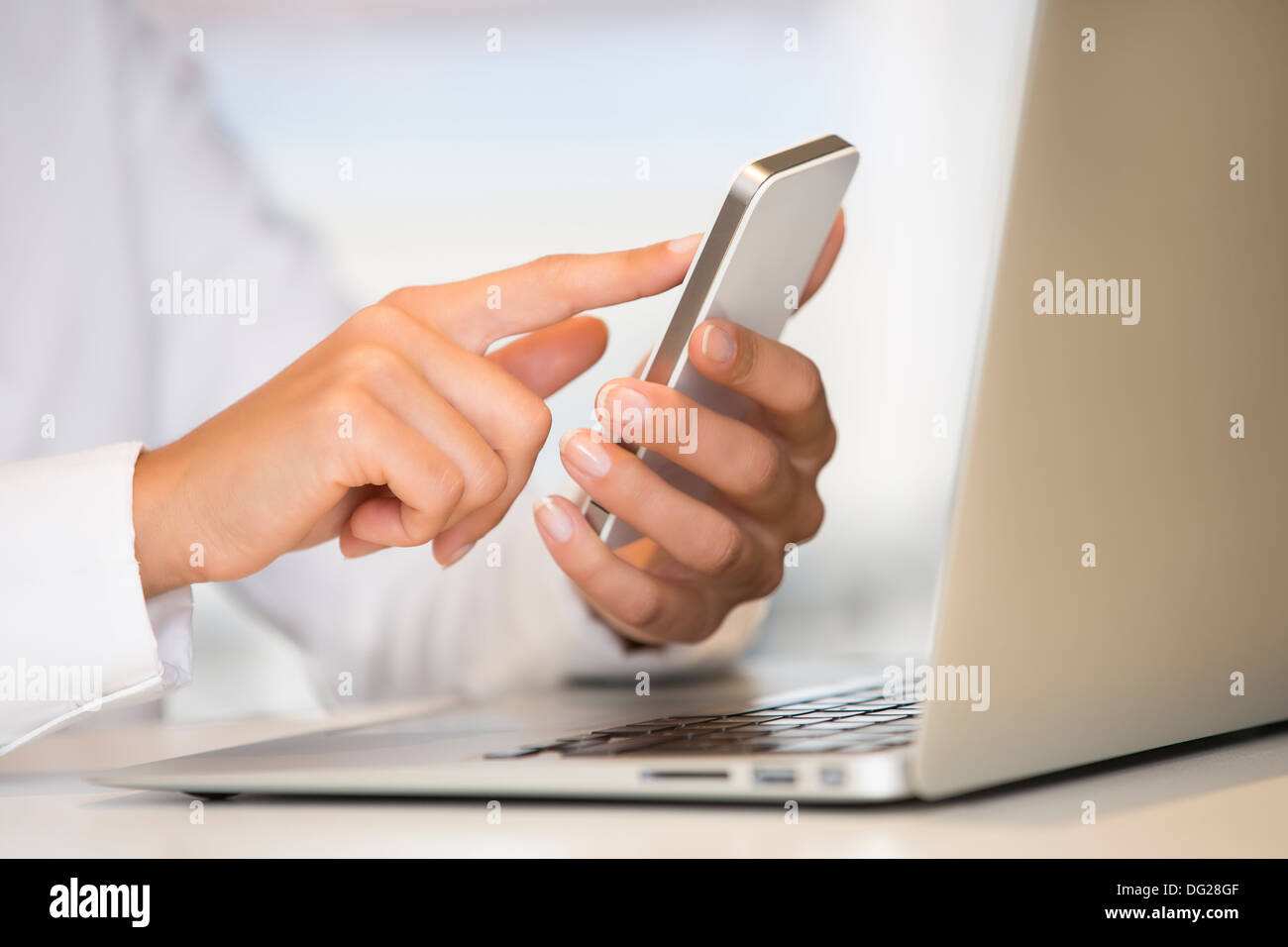 Computer phone hand table hi-res stock photography and images - Alamy