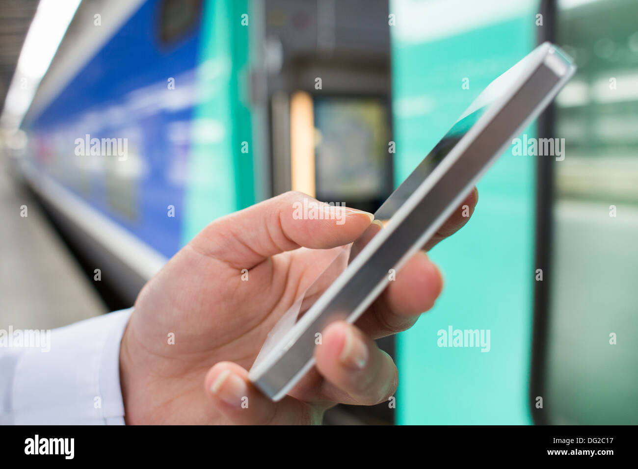 People using phones train hi-res stock photography and images - Alamy