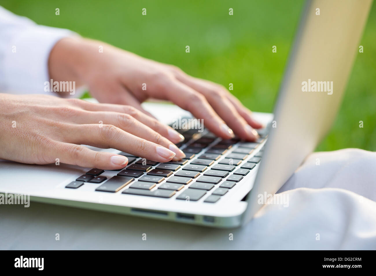 Laptop computer park garden hi-res stock photography and images - Alamy