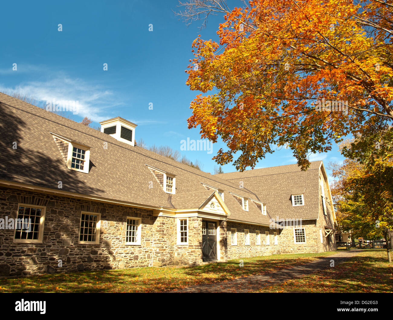 Fancy horse stables hi-res stock photography and images - Alamy