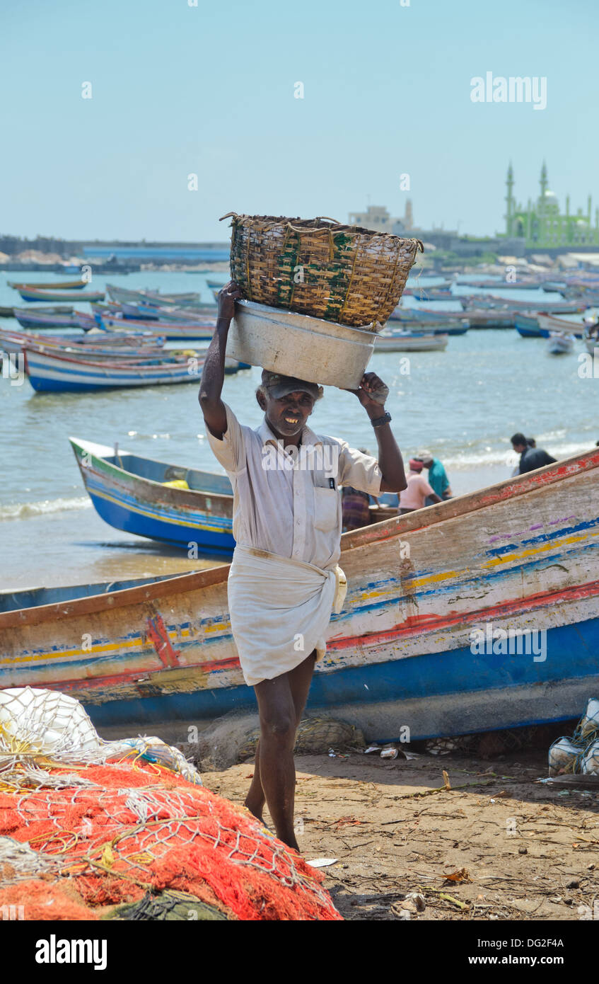 Man carrying boat on head hi-res stock photography and images - Alamy