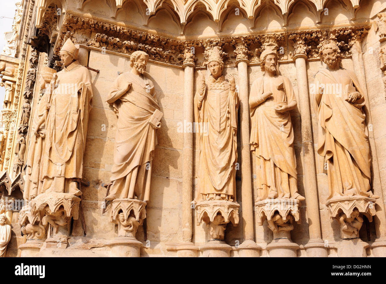 Reims cathedral sculpture hi-res stock photography and images - Alamy
