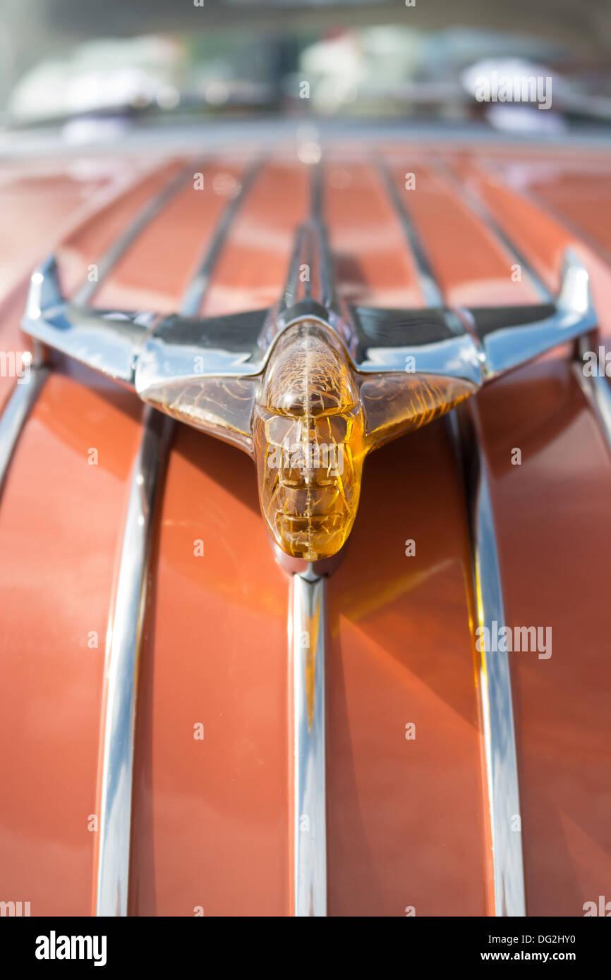 The emblem on the hood of the car Pontiac Star Chief Stock Photo - Alamy