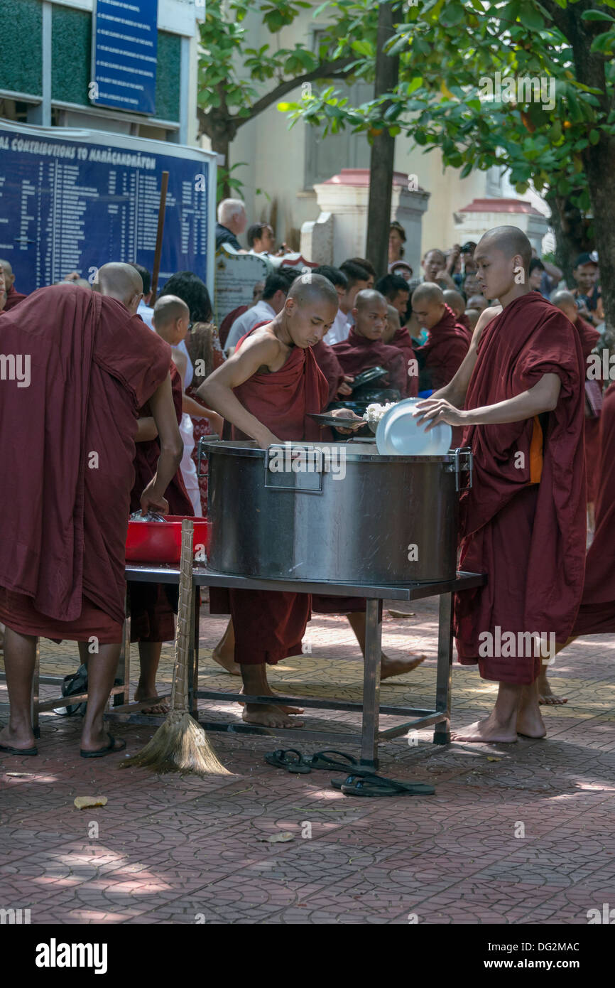 Monks dishing out rice in the courtyard, Mahagandayon Monastery ...