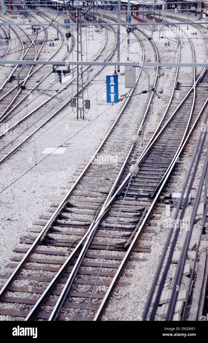 Above ground train station hi-res stock photography and images - Alamy