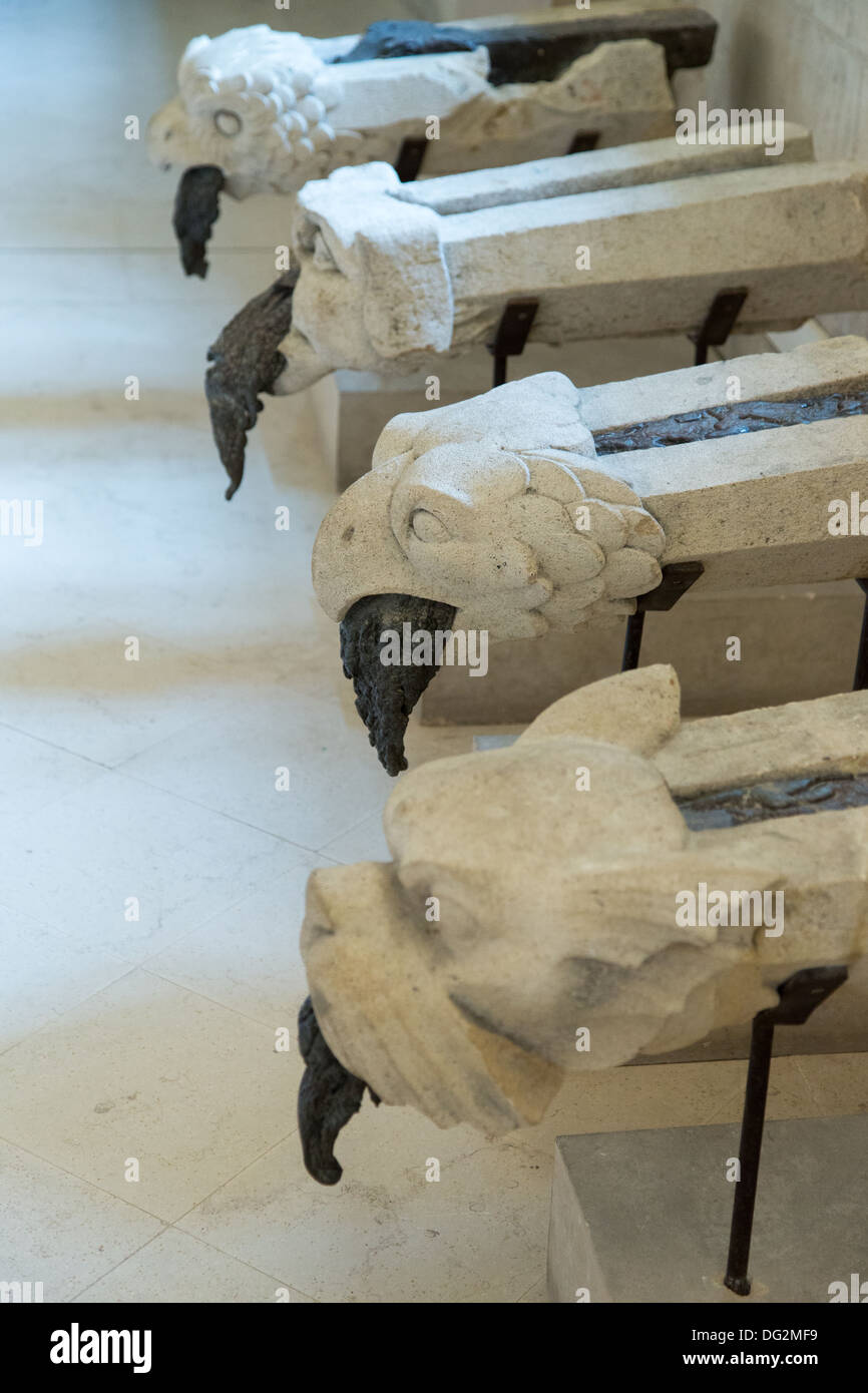 Gargoyles gargoyle reims cathedral hi-res stock photography and images ...