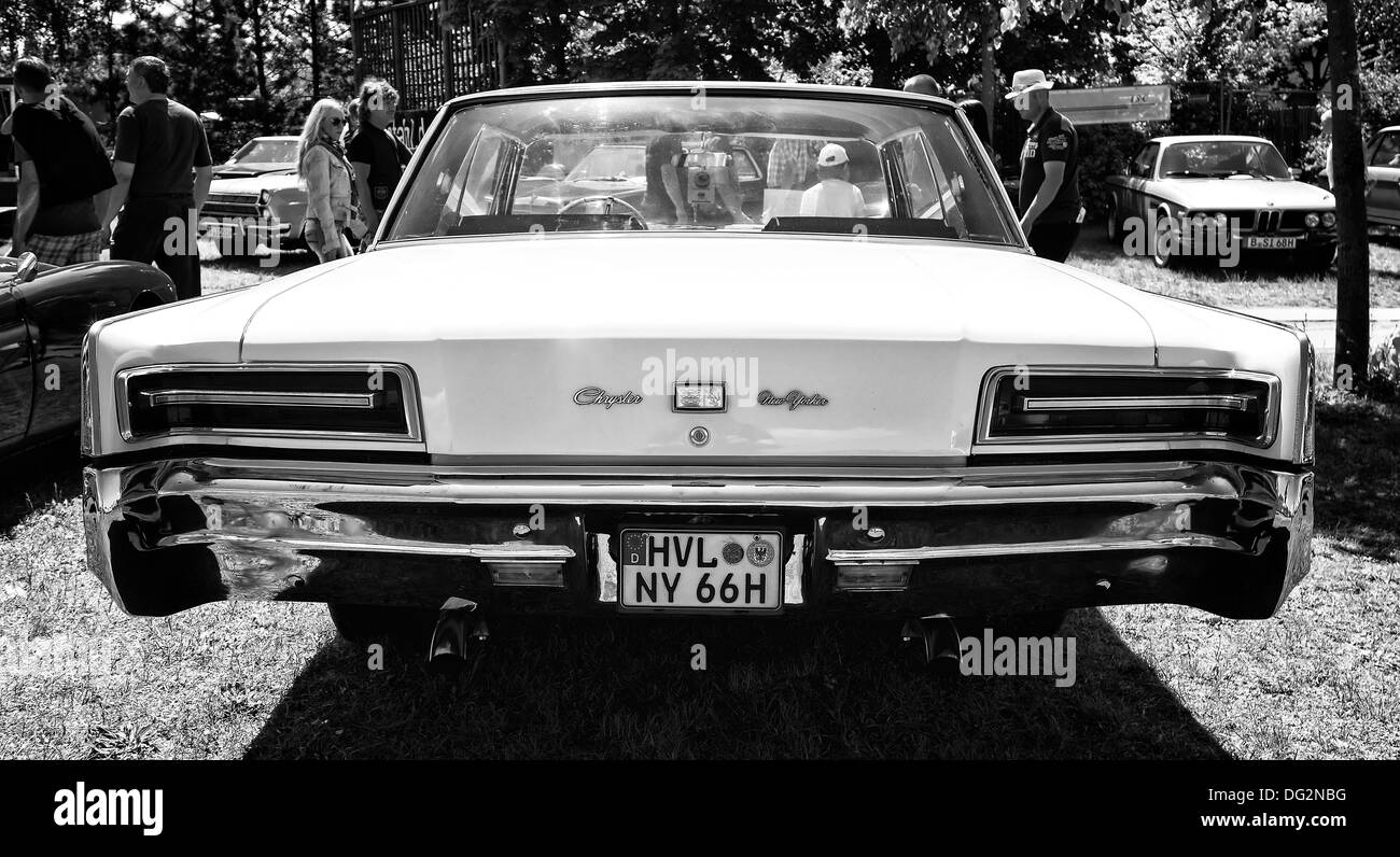American full-size car Chrysler New Yorker Hardtop (1966), black and ...