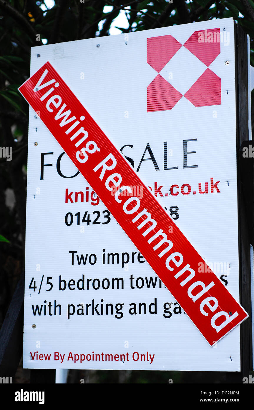 Recommended sign hi-res stock photography and images - Alamy