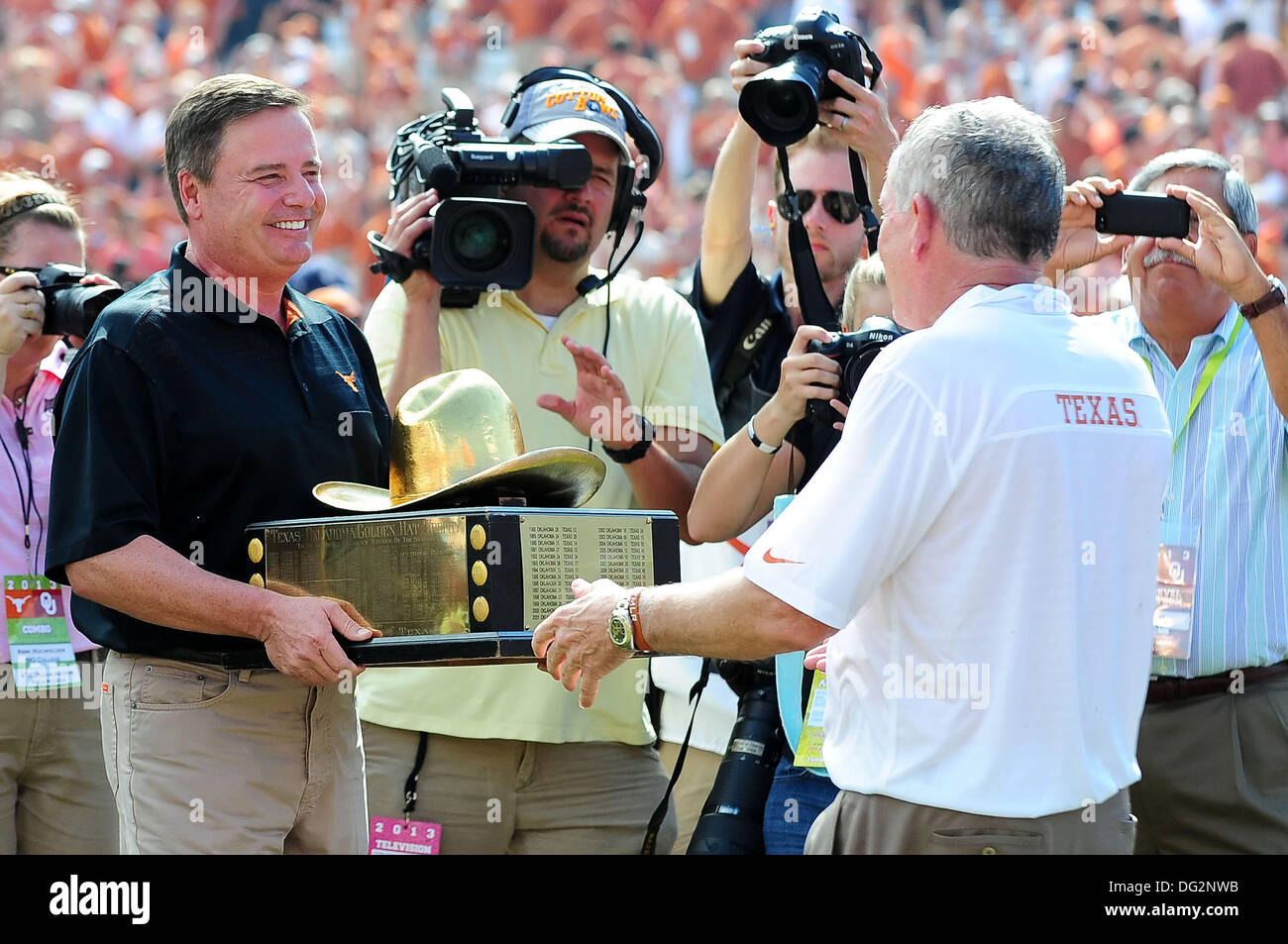 Golden hat trophy hi-res stock photography and images - Alamy
