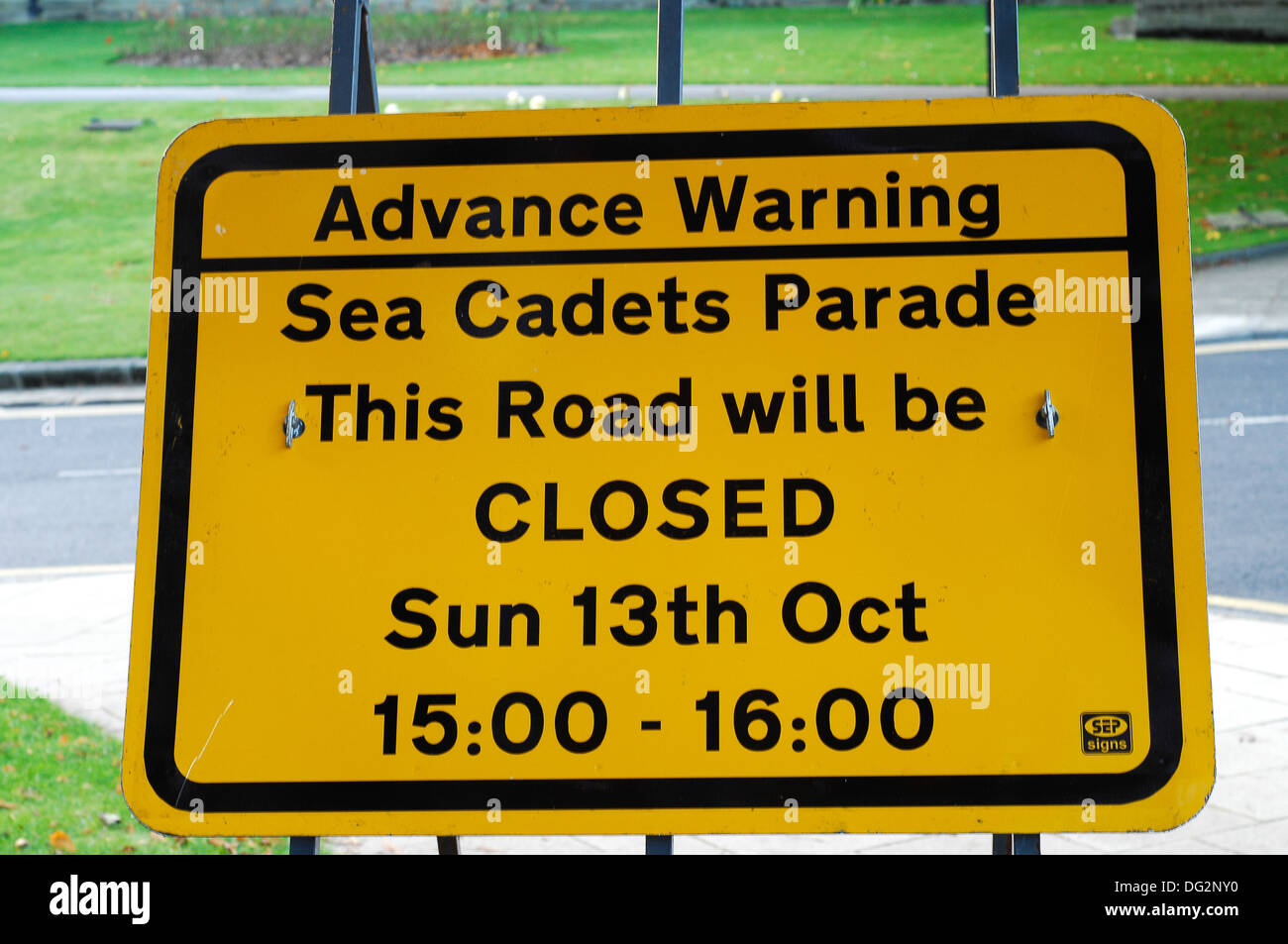 Road closure sign Stock Photo - Alamy