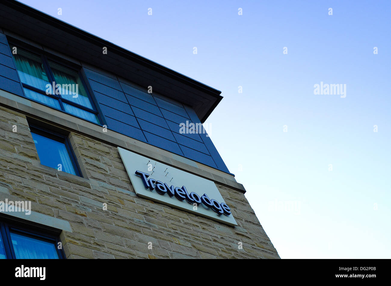 broken Travel lodge budget hotel sign Stock Photo - Alamy
