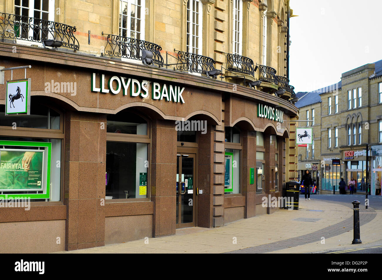 Lloyds bank card hi-res stock photography and images - Alamy