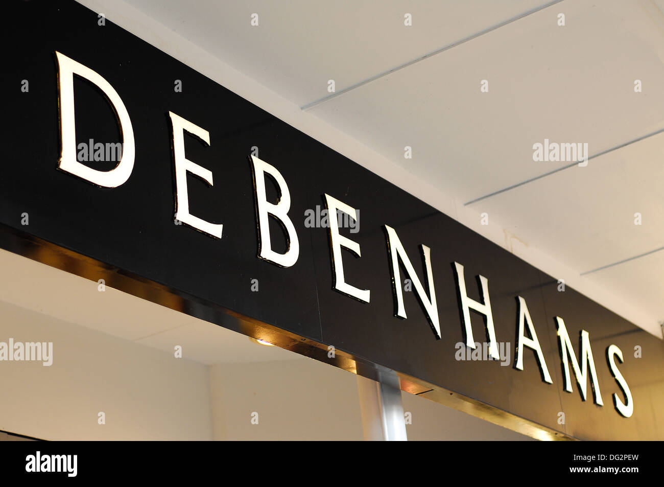 Debenhams High Resolution Stock Photography and Images - Alamy