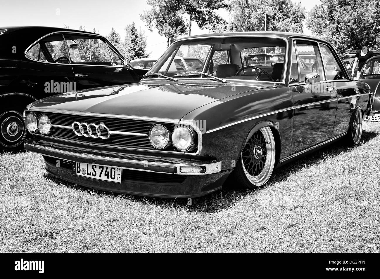 Compact executive car Audi 80 B1, black and white Stock Photo - Alamy