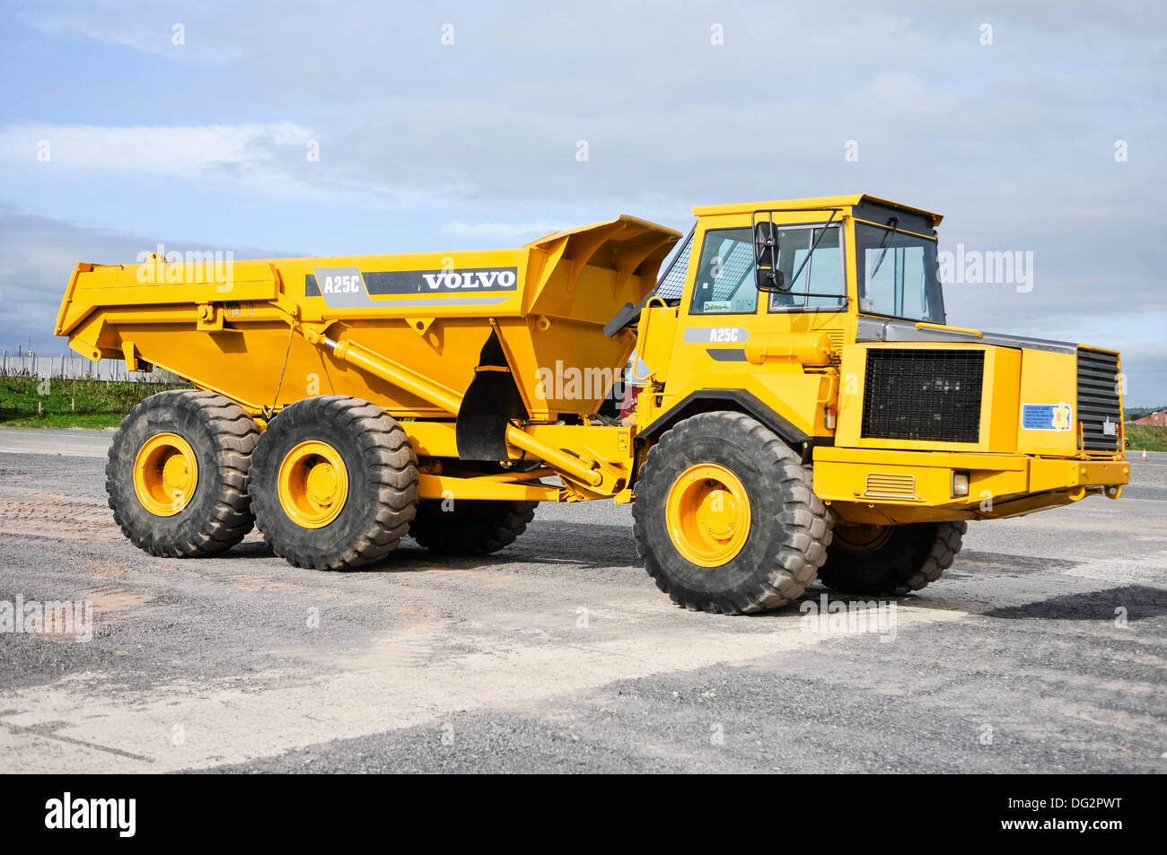 Wheel loader hopper hi-res stock photography and images - Alamy