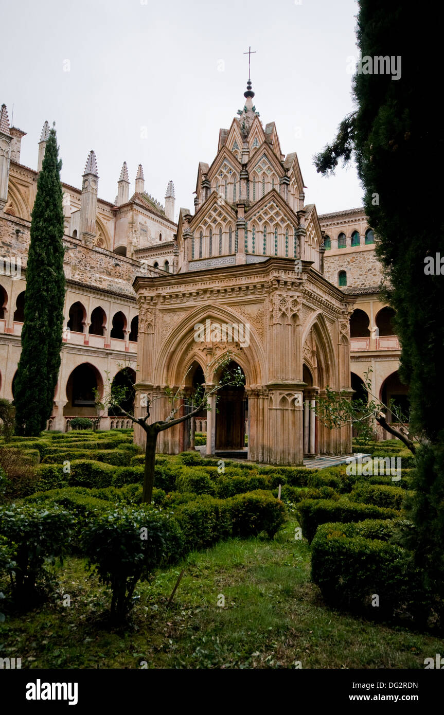Royal cloister santa maria de guadalupe hi-res stock photography and ...
