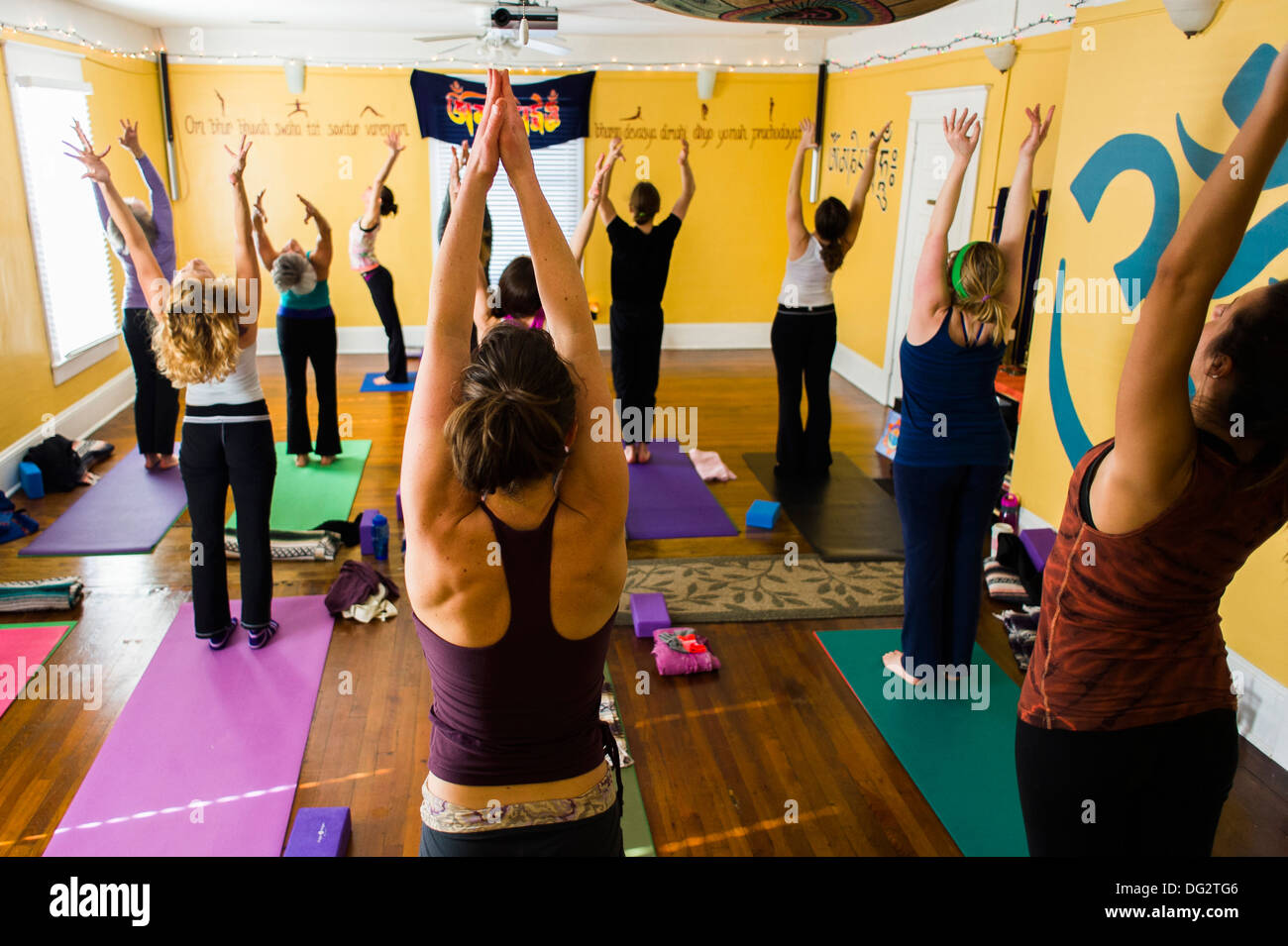Females stretching yoga class hi-res stock photography and images - Alamy