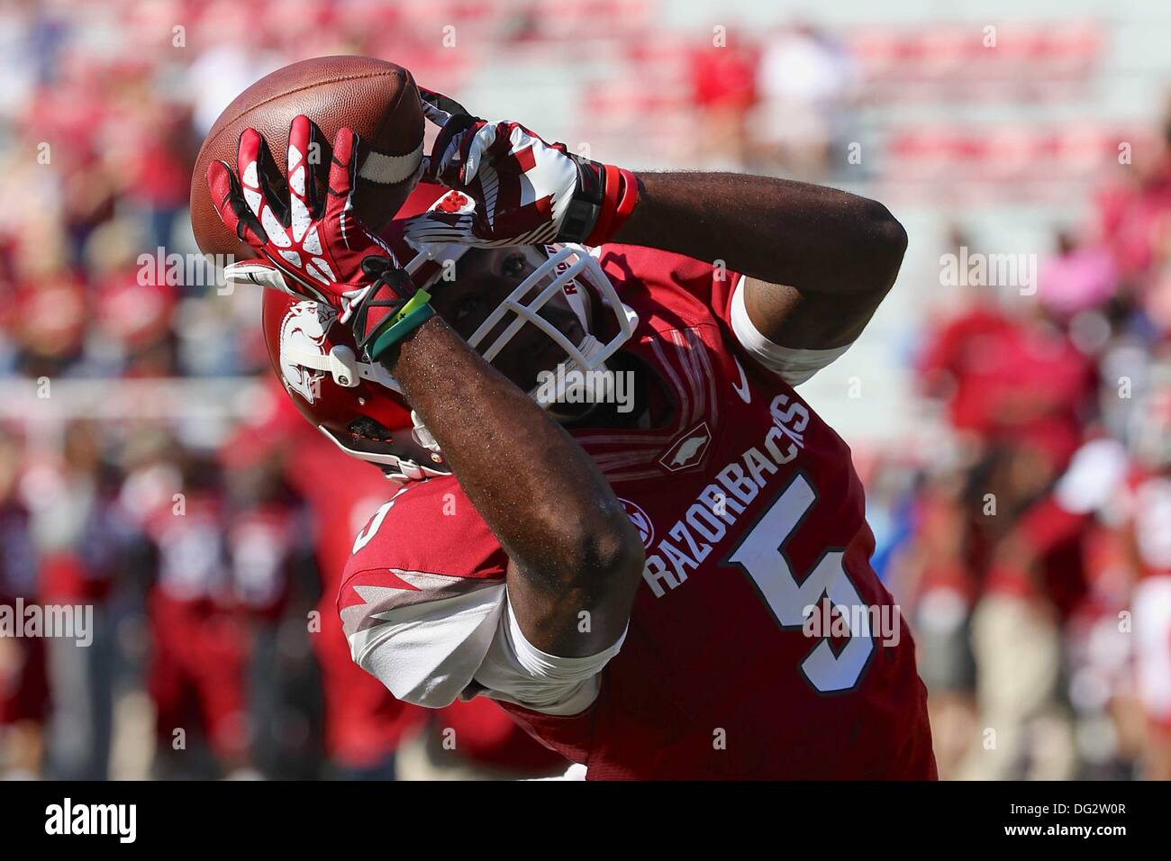 Fayetteville, AR, . 12th Oct, 2013. Razorback wide receiver Eric ...