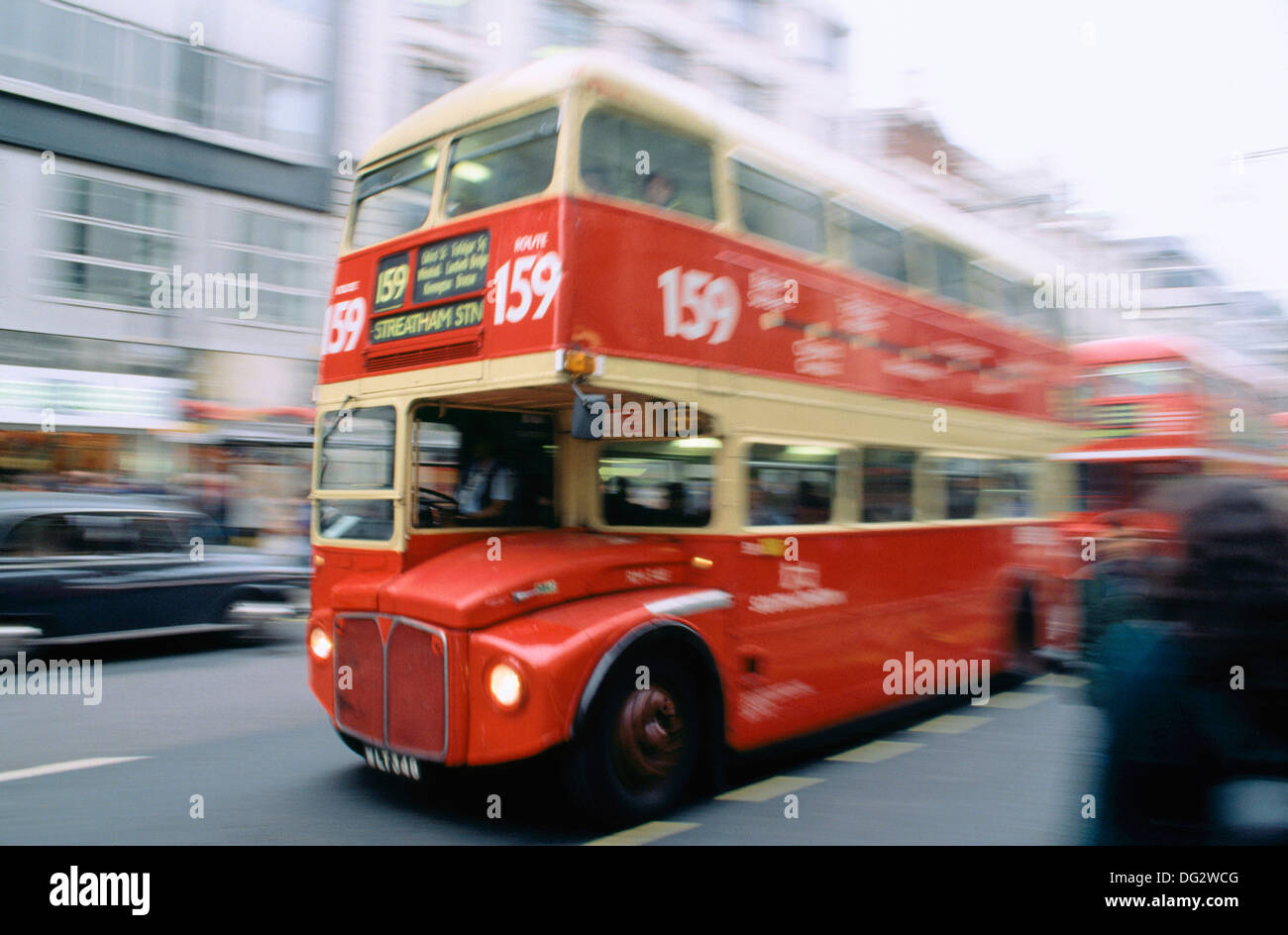 Moving buss hi-res stock photography and images - Alamy
