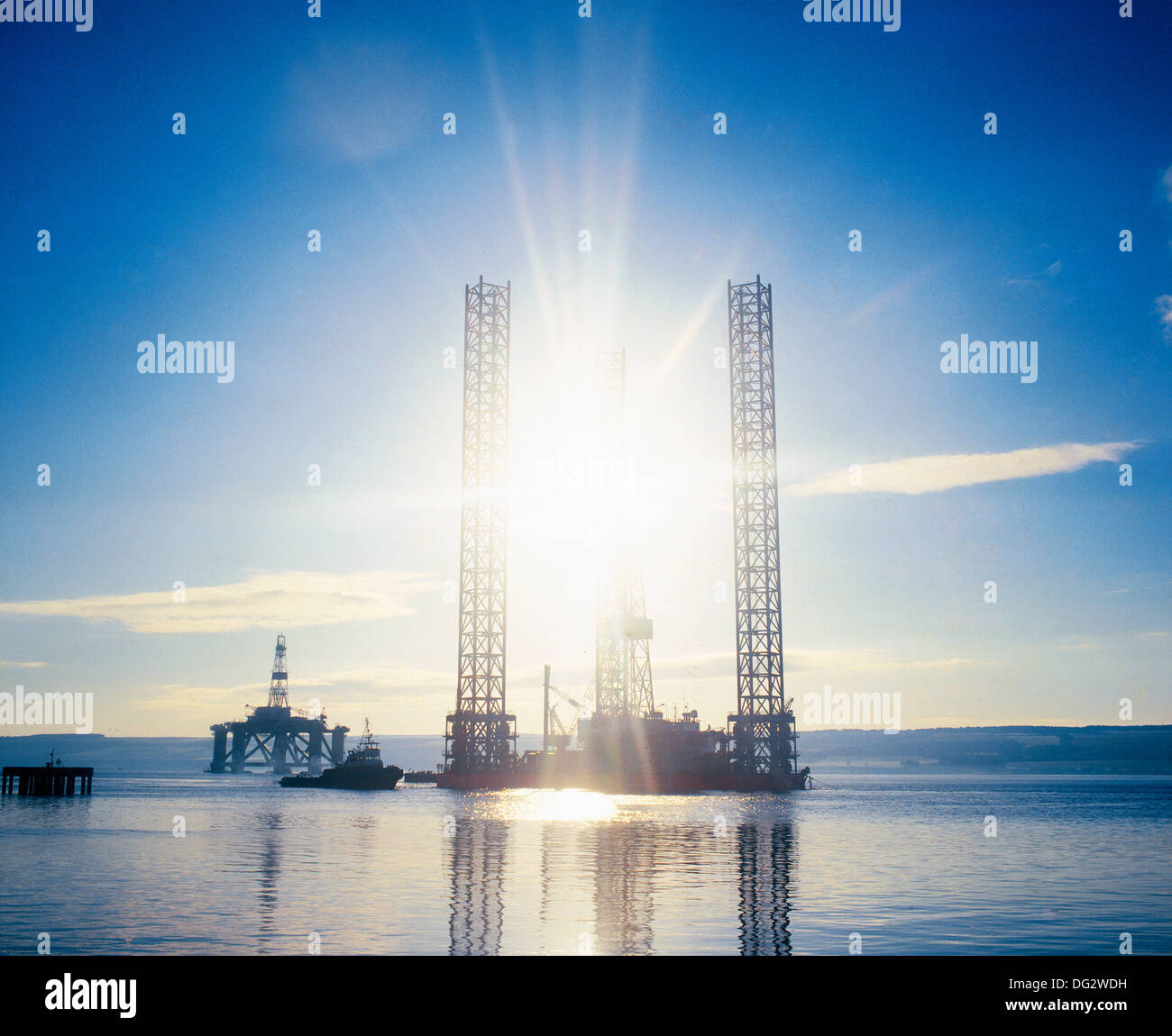 Jack-up oil rig under tow. Cromarty Firth. Scotland Stock Photo - Alamy