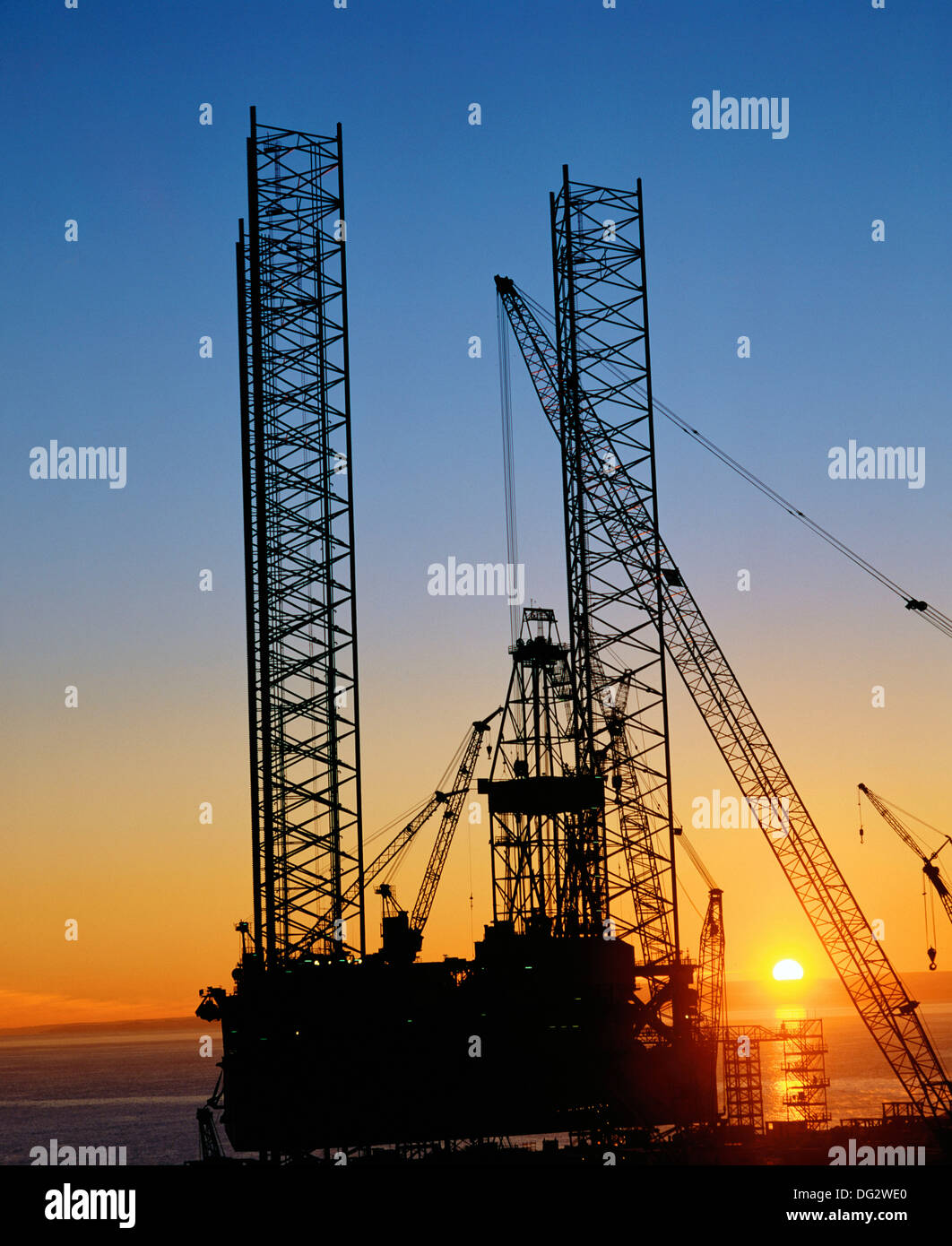 Jack up rig sunset hi-res stock photography and images - Alamy