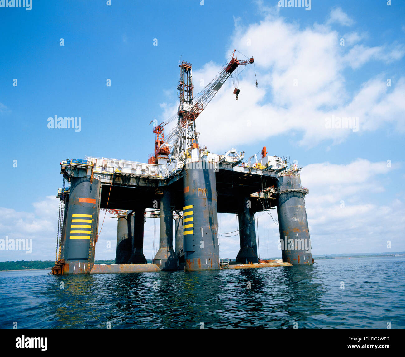 Semi submersible oil rig firth hi-res stock photography and images - Alamy