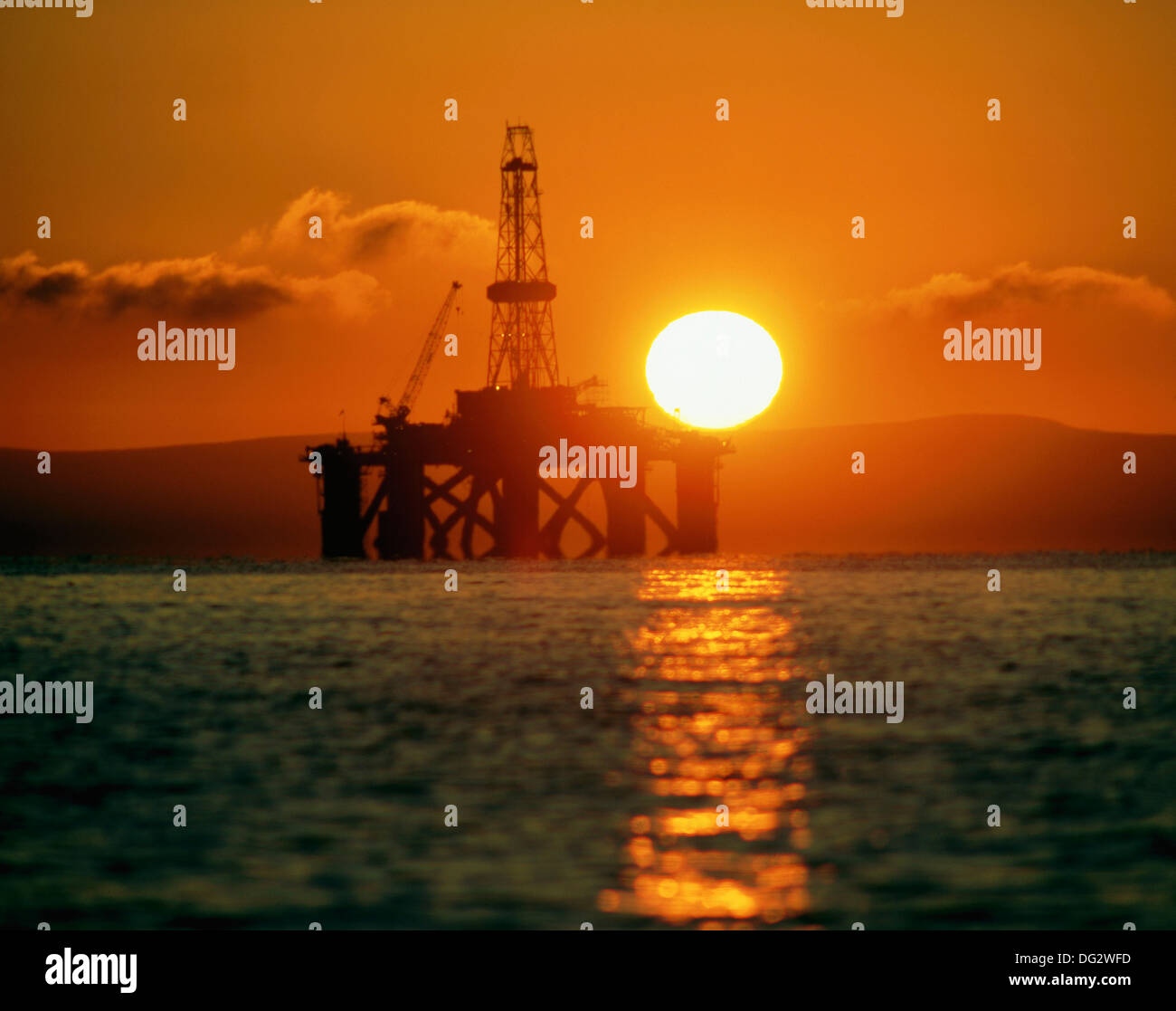 Semisubmersible rig hi-res stock photography and images - Alamy
