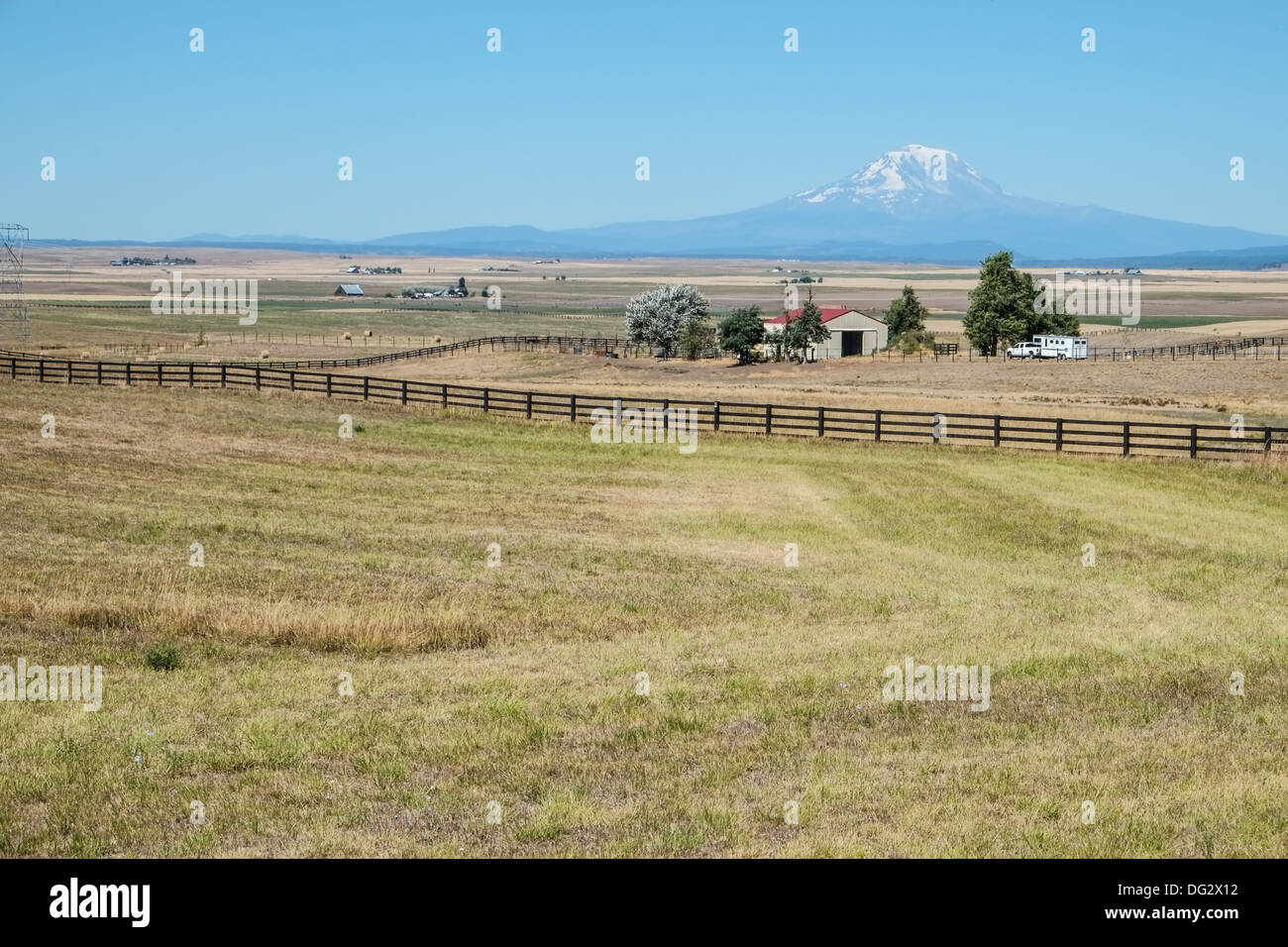 Oregon farmland with Mount Hood in the background Stock Photo - Alamy