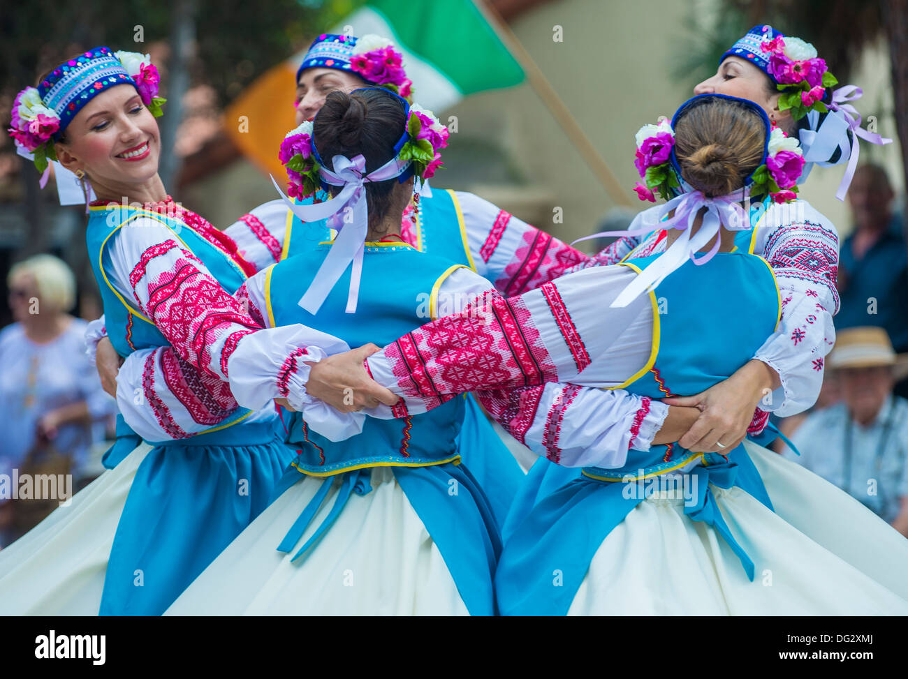 Ukrainian folk dancers perform during Ukraine's Independence Day ...