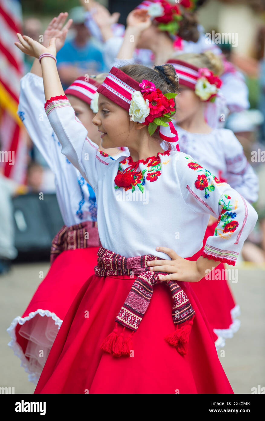 Ukrainian folk dancers perform during Ukraine’s Independence Day ...
