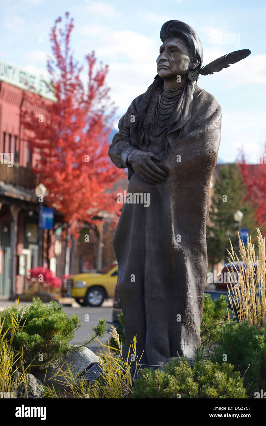 Chief Joseph statue and trees changing colors on Joseph Oregon's Main ...