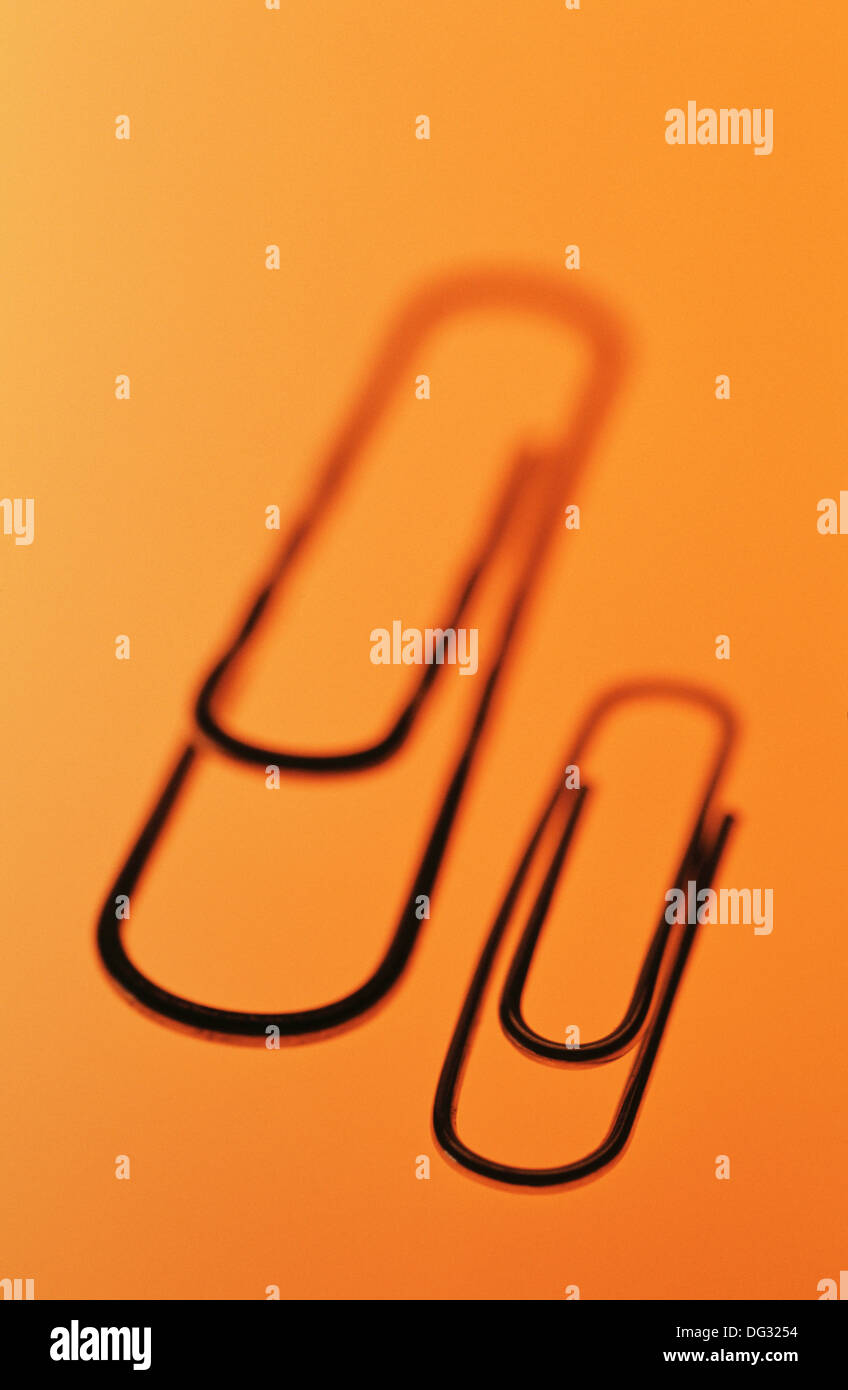 Close up of two paper clips hi-res stock photography and images - Alamy