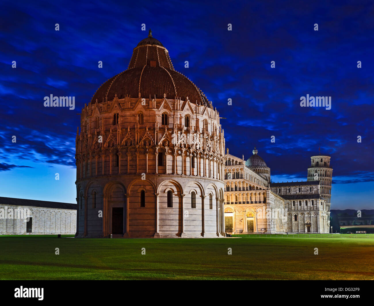 Italy Pisa central landmark of town - leaning tower of Pisa with ...