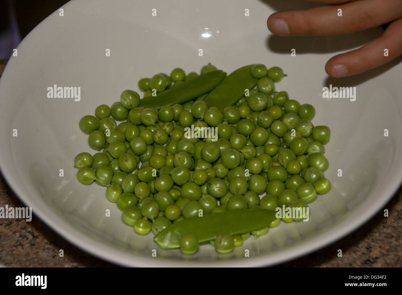 Peas in a bowl hi-res stock photography and images - Alamy