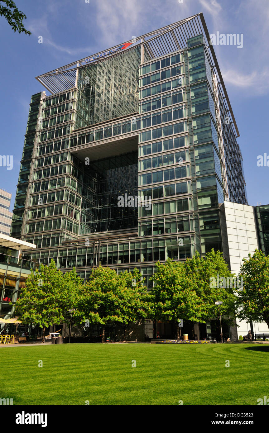 5 canada square canary wharf london hi-res stock photography and images ...