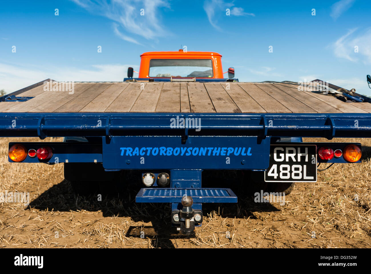 Flat back trailer hi-res stock photography and images - Alamy