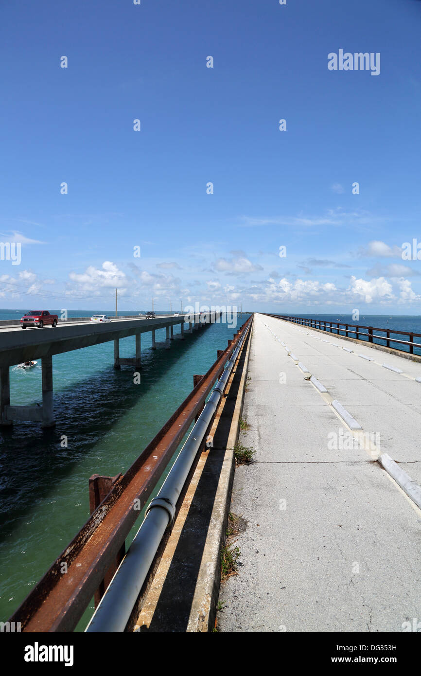 the old 7 mile bridge on the florida keys Stock Photo - Alamy
