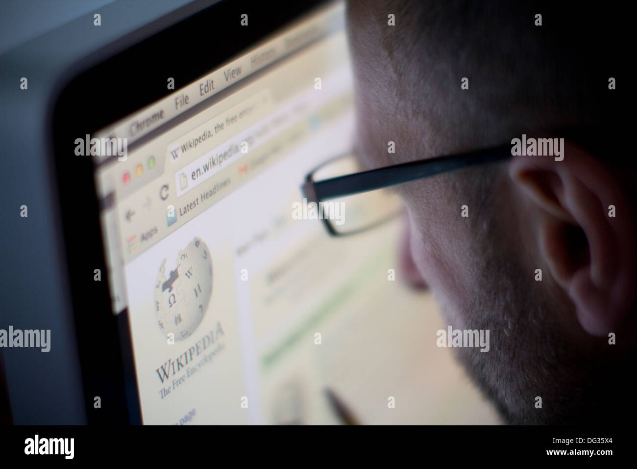 Online dictionary website hi-res stock photography and images - Alamy