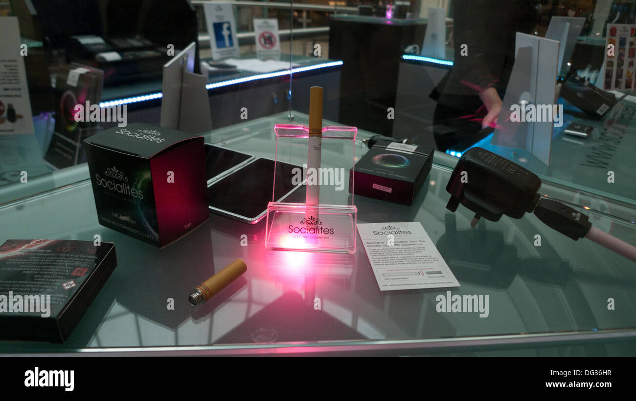 E cigarettes store hi-res stock photography and images - Alamy